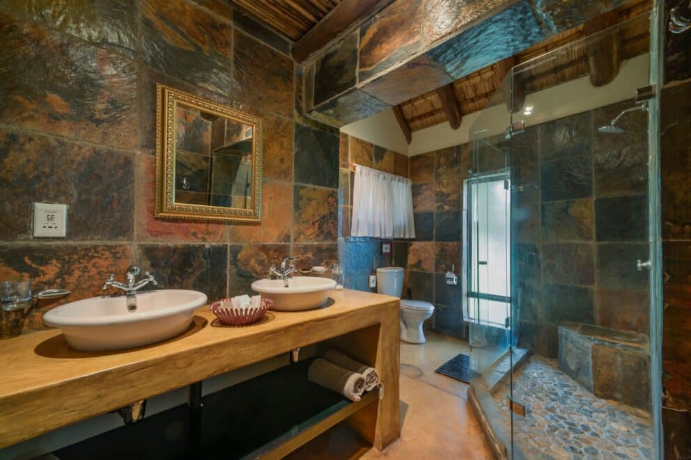 Shiduli Private Game Lodge Shiduli Private Game Lodge, Karongwe Private ...