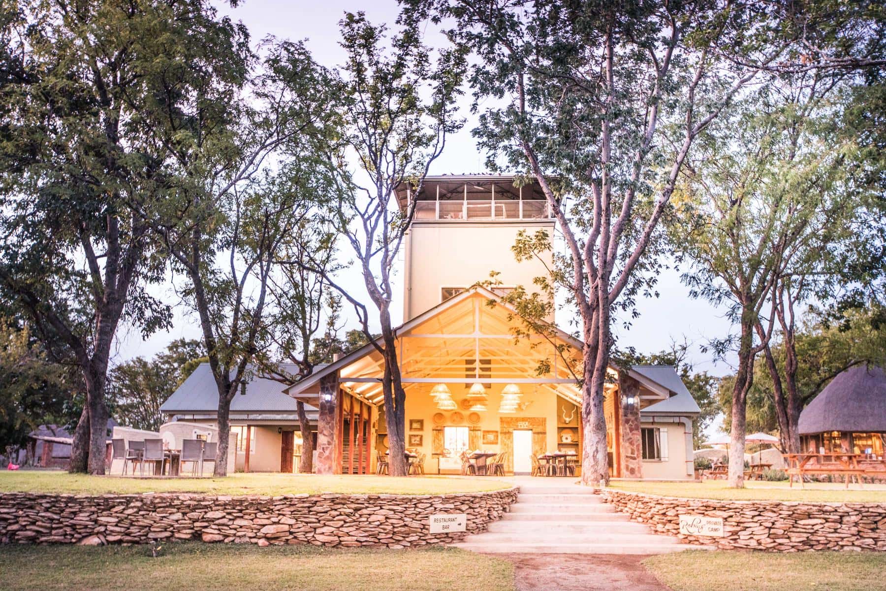 Robins Camp Robins Camp, Western Hwange National Park, Zimbabwe ...